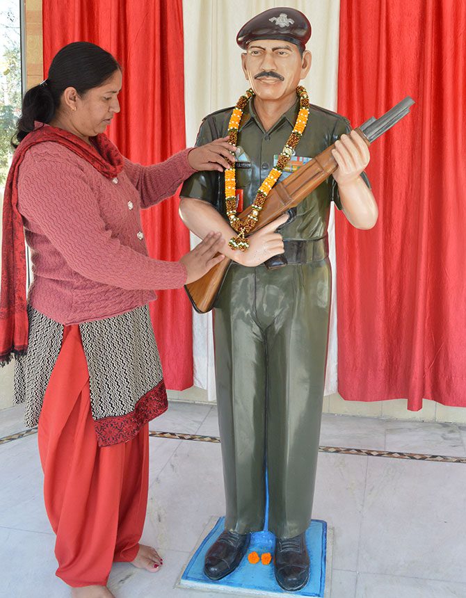 Hav Gajender Singh Bisht AC - Honourpoint
